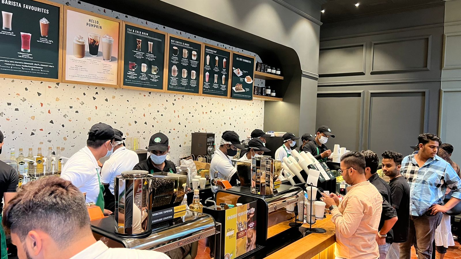 देहरादून में खुला उत्तराखंड का पहला TATA STARBUCKS, जाने इस आउटलेट की ...
